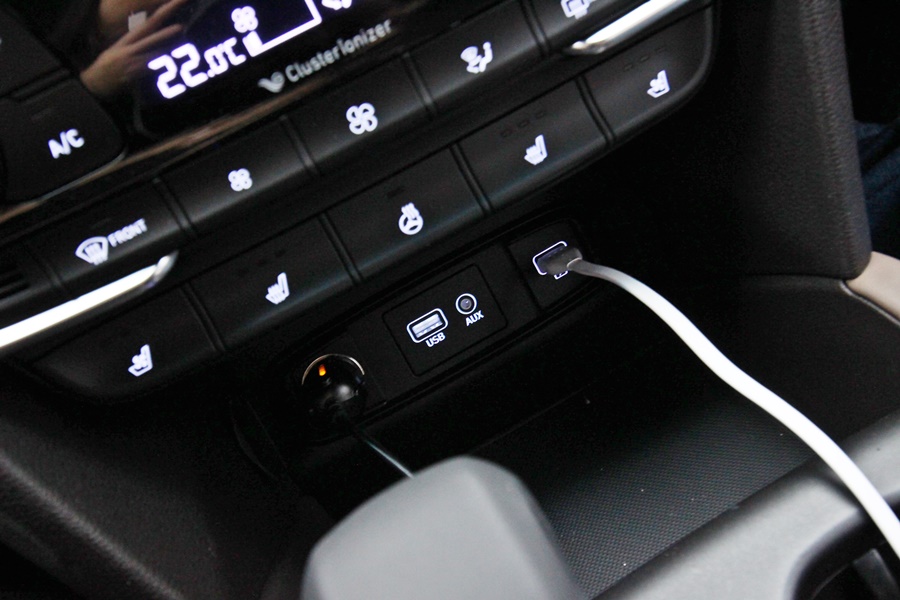 빠른 차량용 충전기!! 어뮤즈 퀵 차지 3.0 차량용 듀얼 충전기 - 에누리 쇼핑지식 리뷰