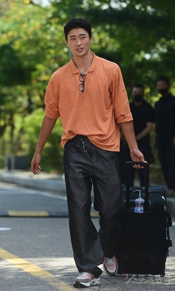 팔로워 200만 조규성 사복패션 - 에누리 쇼핑지식 자유게시판