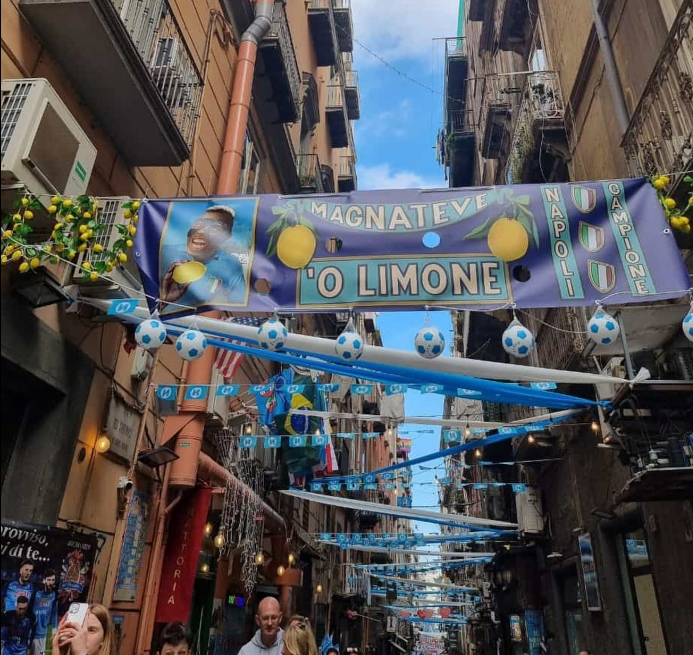 요즘 나폴리의 거리 풍경들 - 에누리 쇼핑지식 자유게시판