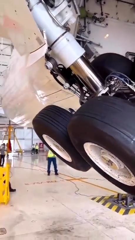 보잉747 랜딩기어 크기수준 - 에누리 쇼핑지식 자유게시판