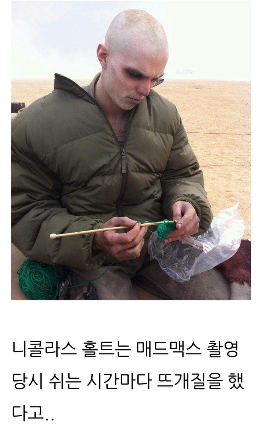 세기말 광기를 연기하는 배우가 촬영중에 한 것 - 에누리 쇼핑지식 자유게시판