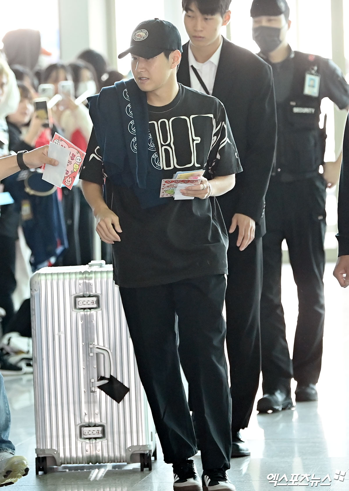 오늘 프랑스로 출국하는 이강인 - 에누리 쇼핑지식 자유게시판