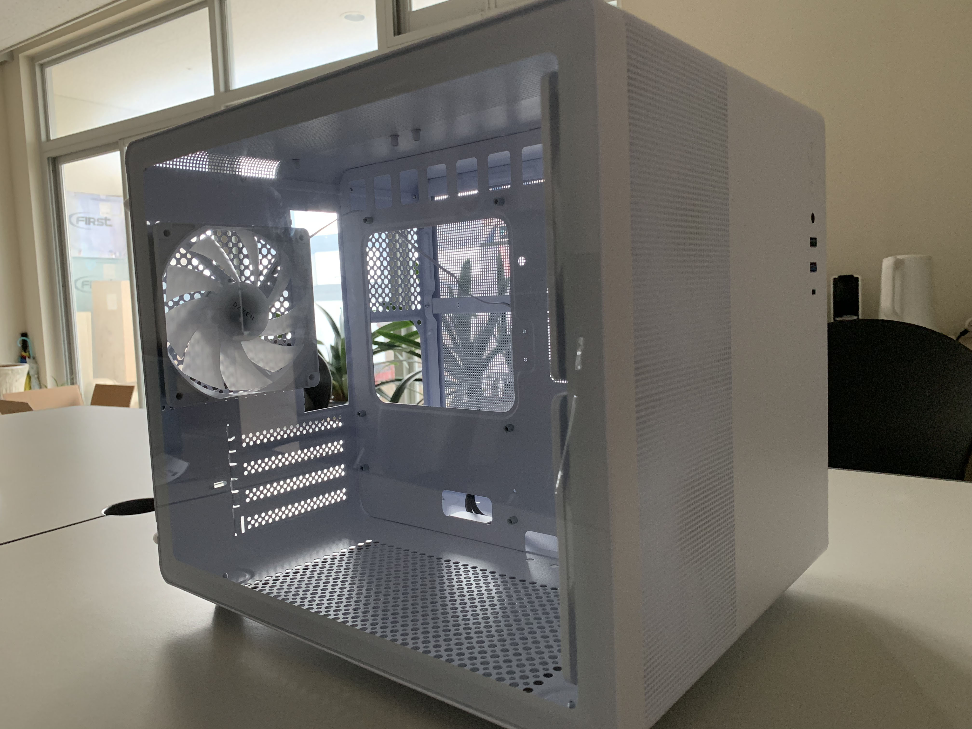 큐브형PC케이스, DAVEN V300 화이트 - 에누리 쇼핑지식 리뷰