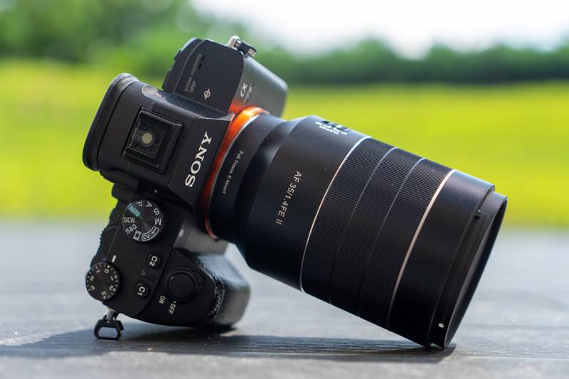 [리뷰] 영상 성능을 강화한 전문가용 35mm 렌즈, 삼양 AF 35mm F1.4 II FE - 에누리 쇼핑지식 뉴스