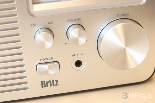 라디오를 제대로 즐기자, 레트로 휴대용 라디오 ‘브리츠 BZ-R931’ - 에누리 쇼핑지식 뉴스