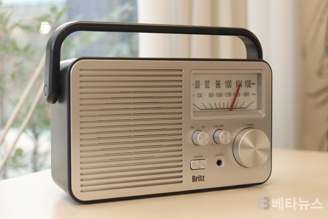 라디오를 제대로 즐기자, 레트로 휴대용 라디오 ‘브리츠 BZ-R931’ - 에누리 쇼핑지식 뉴스