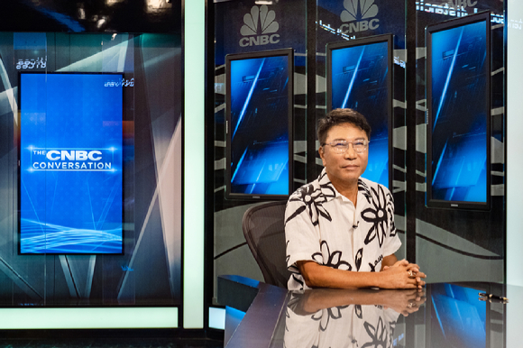 이수만, CNBC 인터뷰 ˝한국이 선보이는 것이 전 세계 문화가 될 것˝ - 에누리 쇼핑지식 뉴스