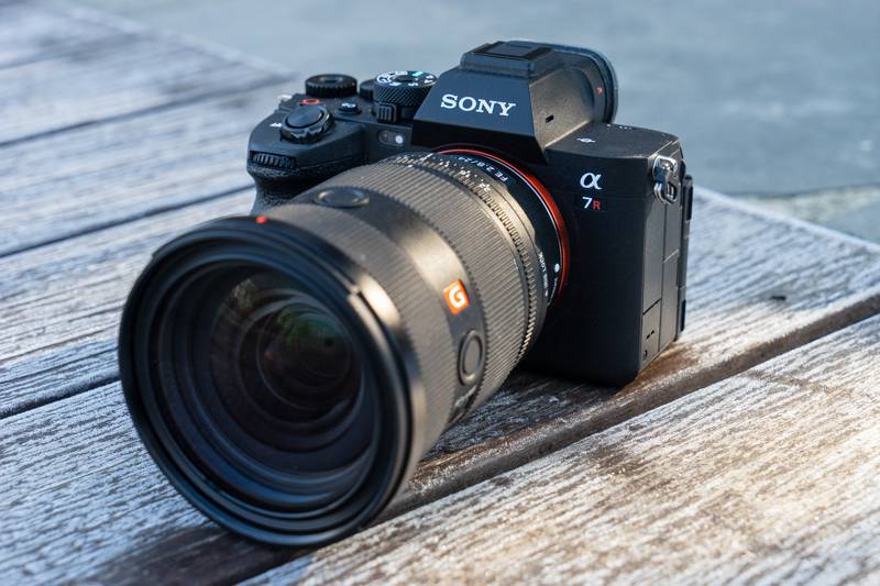 [리뷰] 빈틈없는 AI 초점에 8K 해상도로 돌아왔다, 소니 A7R5 - 에누리 쇼핑지식 뉴스