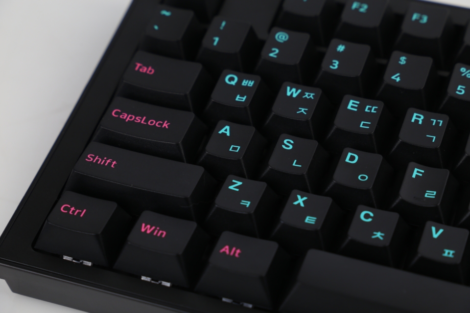 색감과 키감을 살린 키보드? COX CK01 PBT 마이애미 나이트 에디션 기계식 키보드 - 에누리 쇼핑지식 뉴스